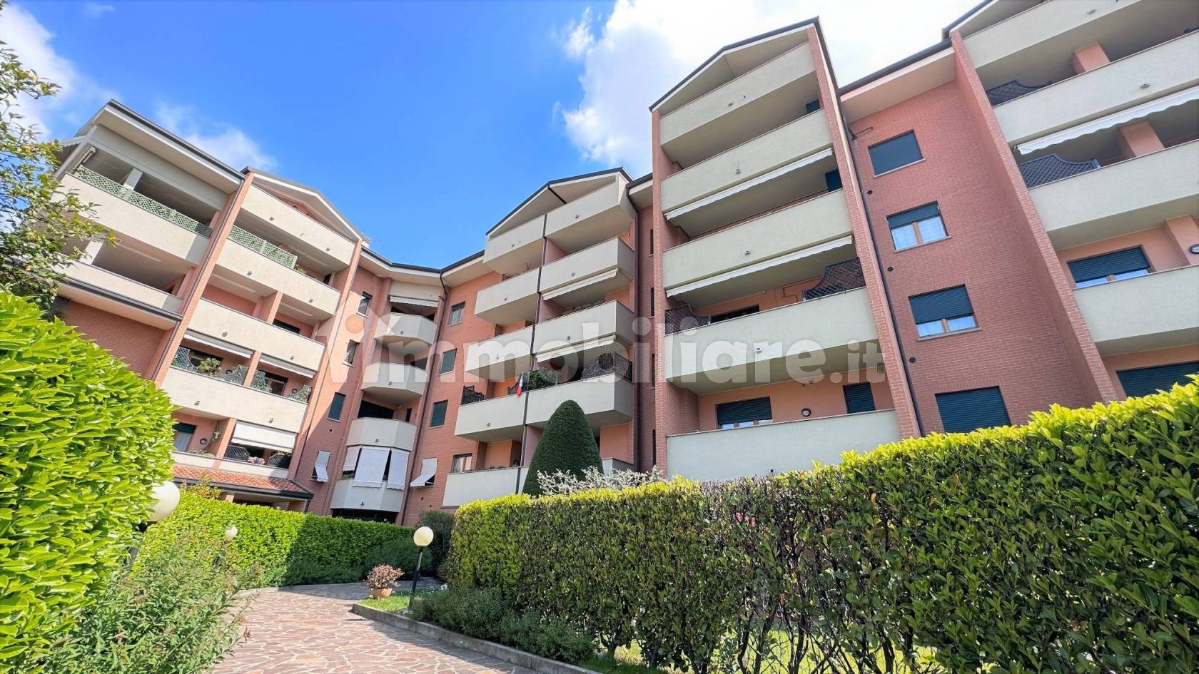 Trilocale via Stra' Favia 1, Saronno