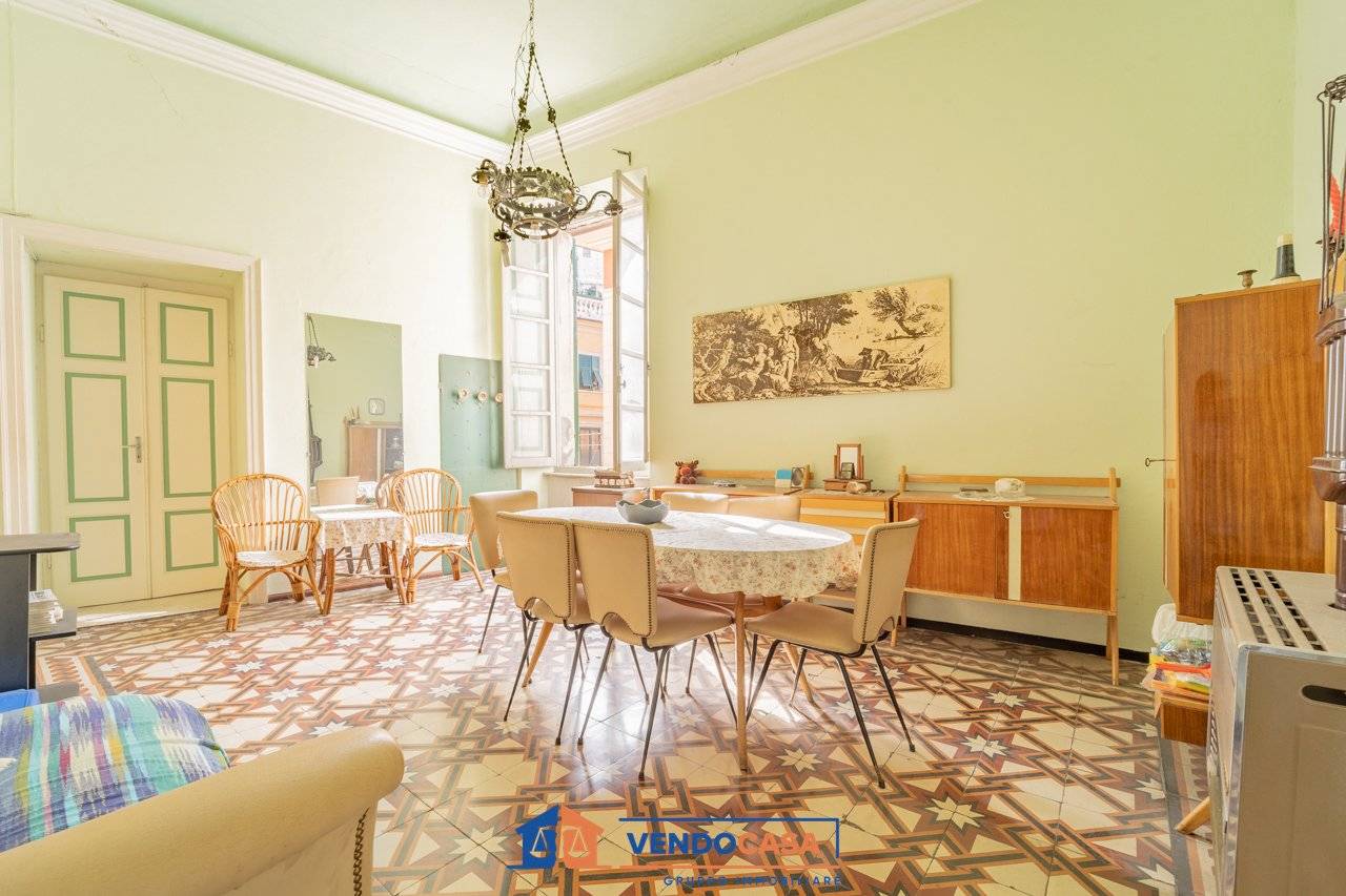 Quadrilocale via Beatrice 12, Centro, Massa