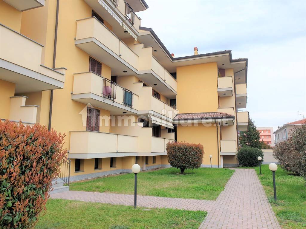 Trilocale buono stato, secondo piano, Centro, Trecate