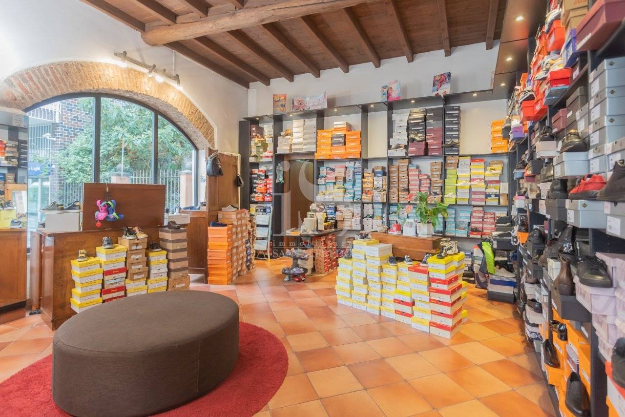 Negozio di calzature in Vendita