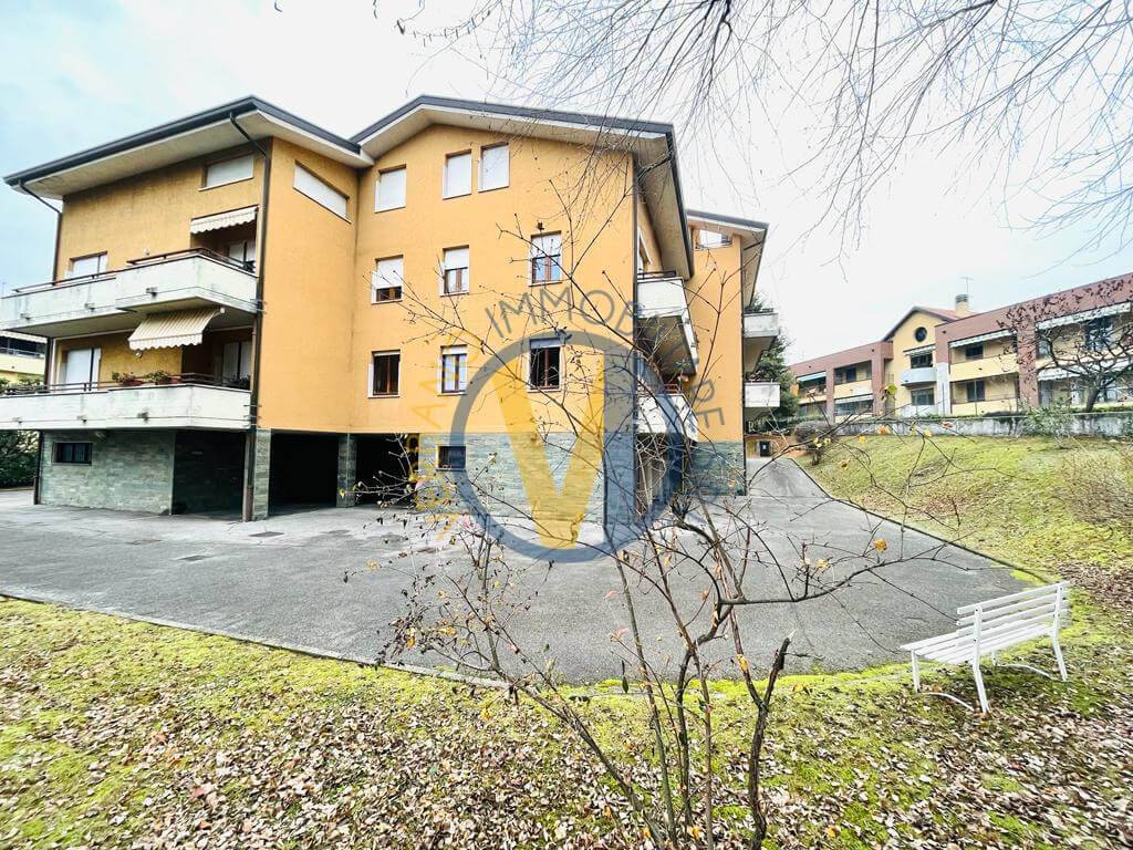 Trilocale vicolo Eupili 13, Bizzozzero, Varese