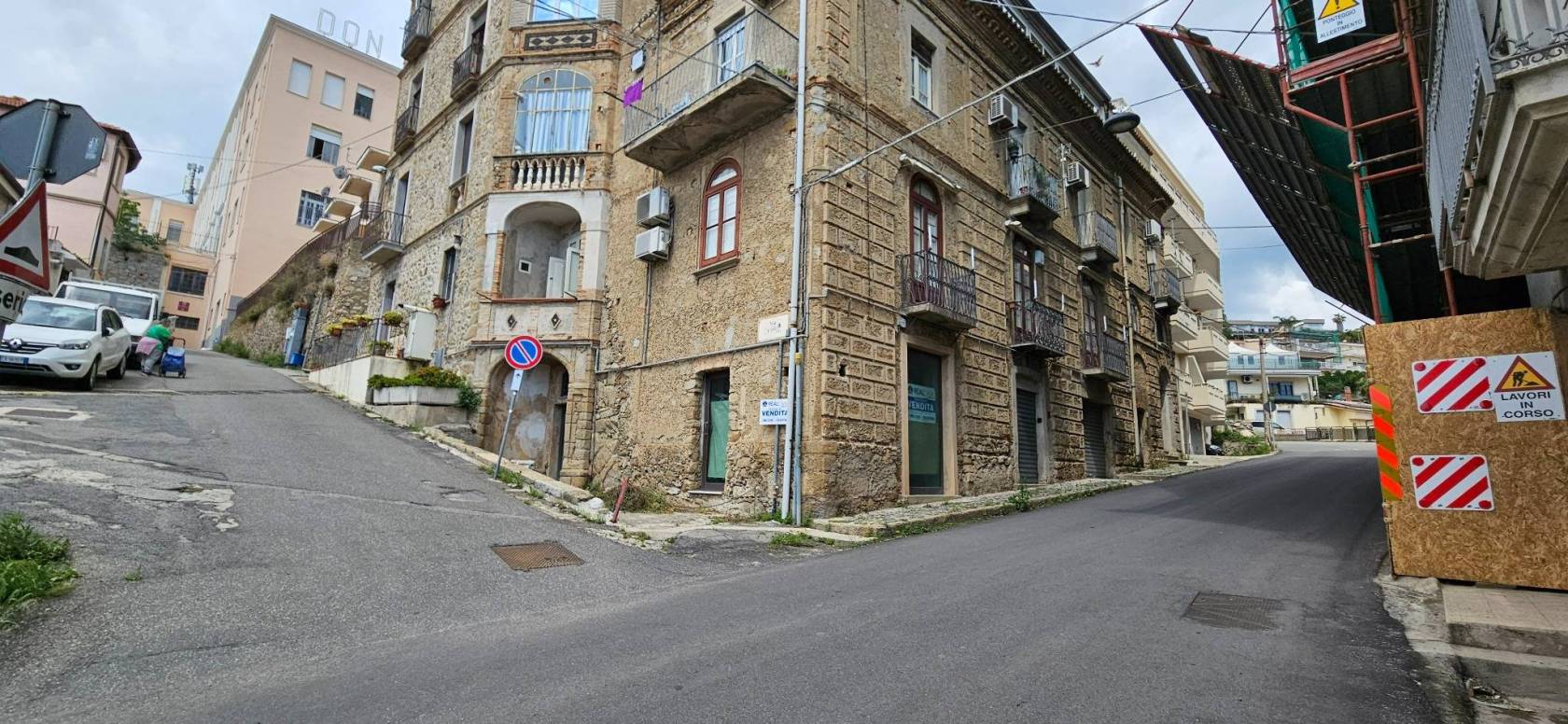 Locale commerciale in Vendita