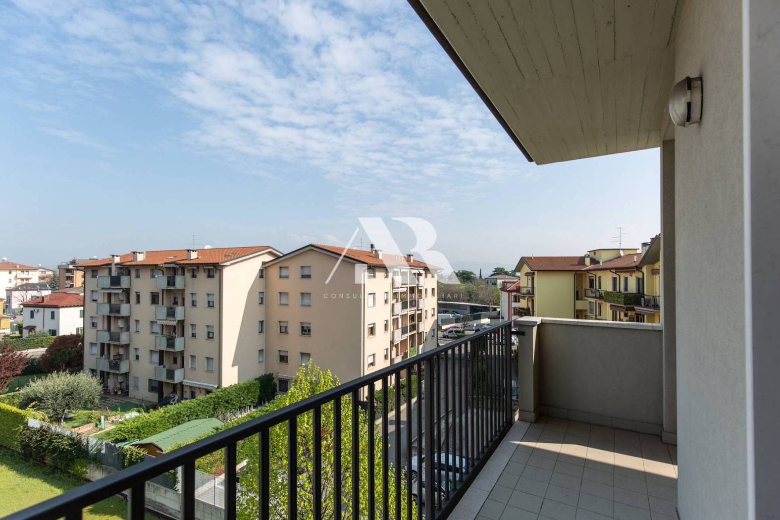 Bilocale via Legnago 39, Borgo Roma, Verona