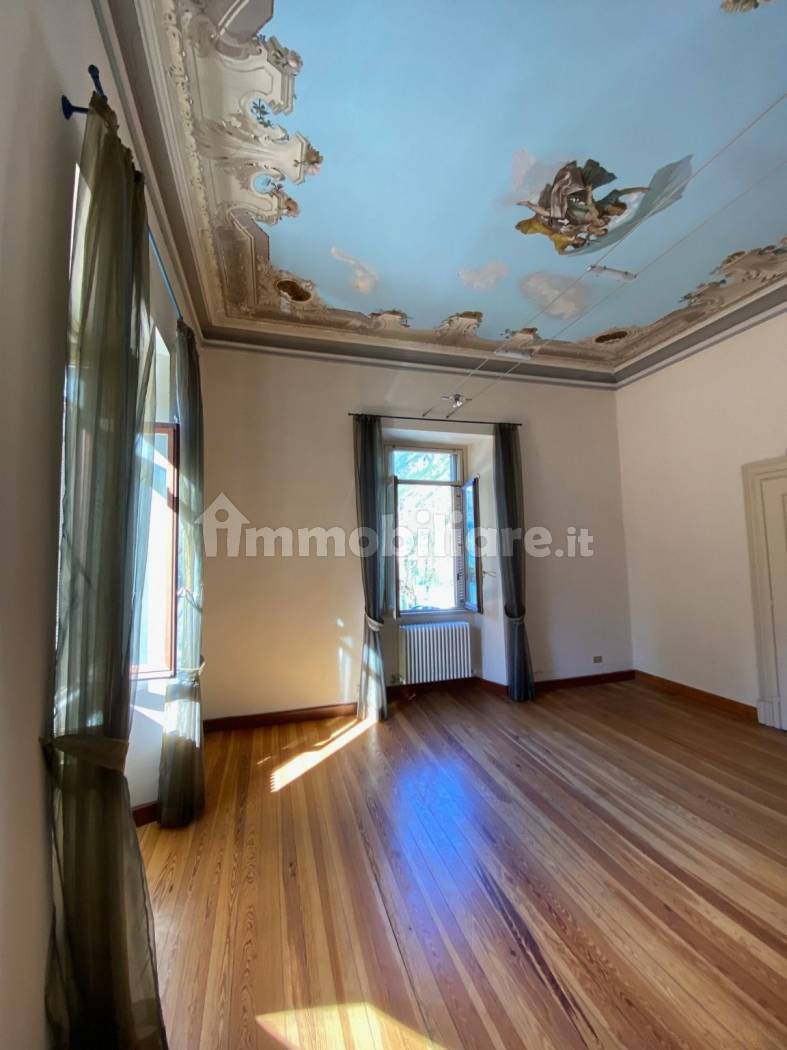 Trilocale Lungolago Giacomo Matteotti 13, Centro, Porlezza