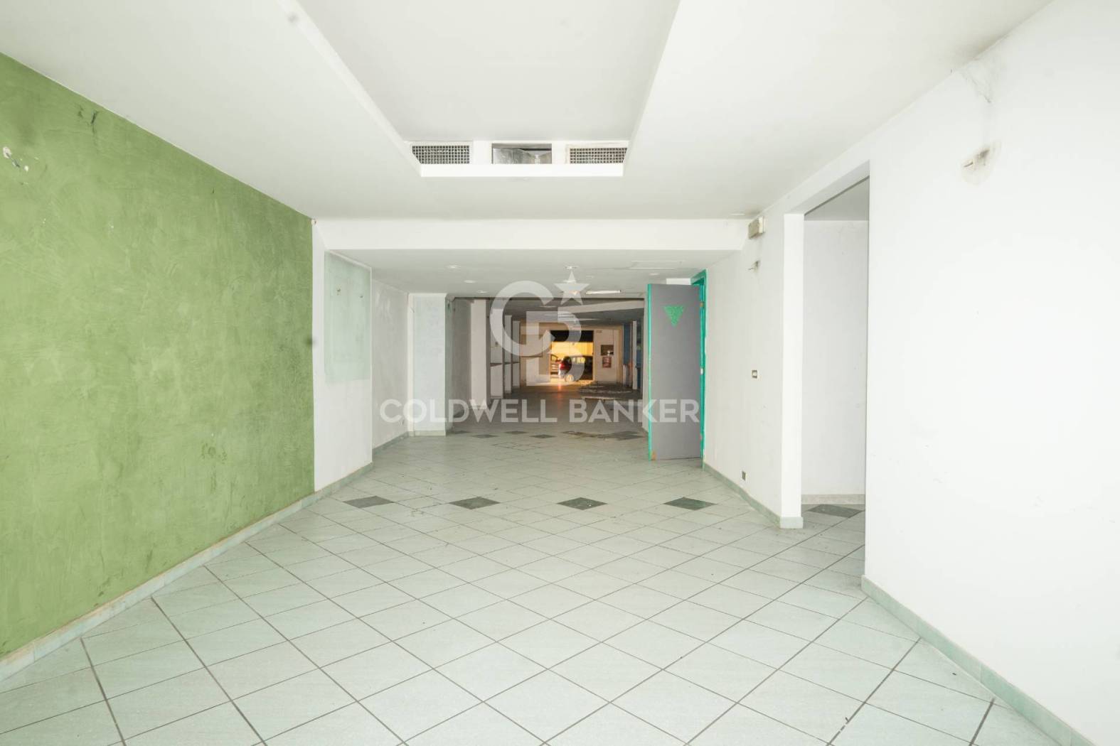 Locale commerciale in Vendita