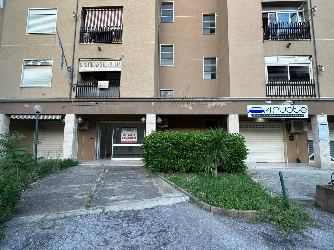 Locale commerciale in Vendita