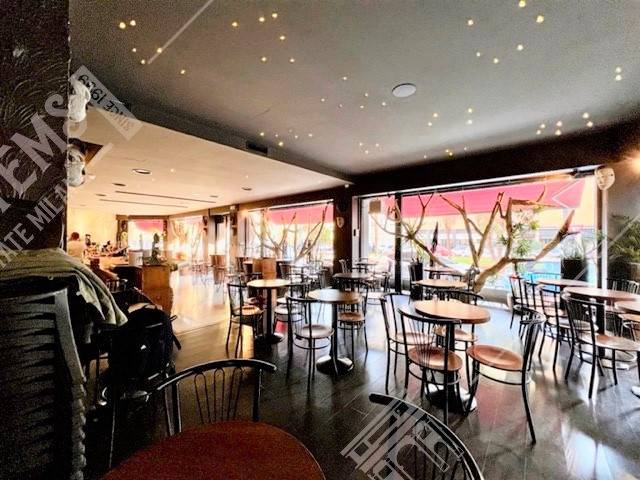 Locale commerciale in Vendita