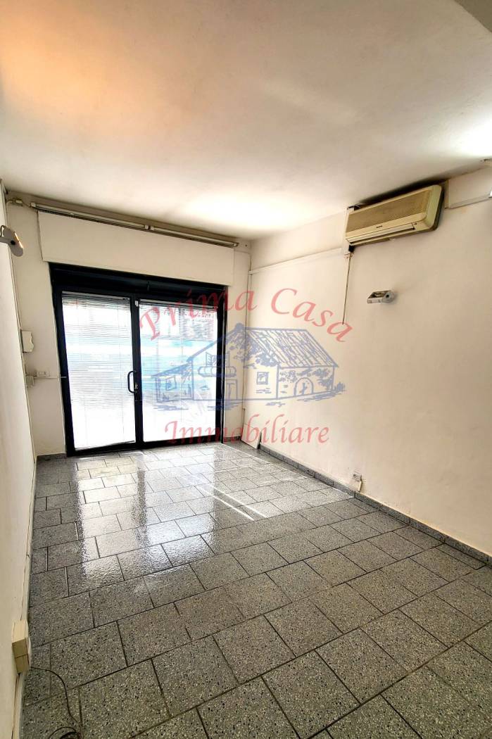 Attività commerciale con laboratorio in Vendita