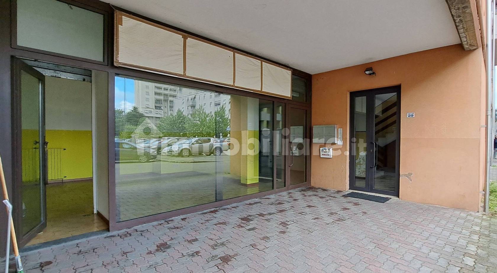 Locale commerciale in Vendita