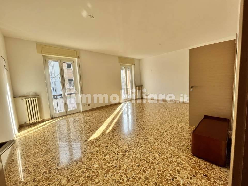 Quadrilocale via Gregorio Cerati 2, Infrangibile, Piacenza