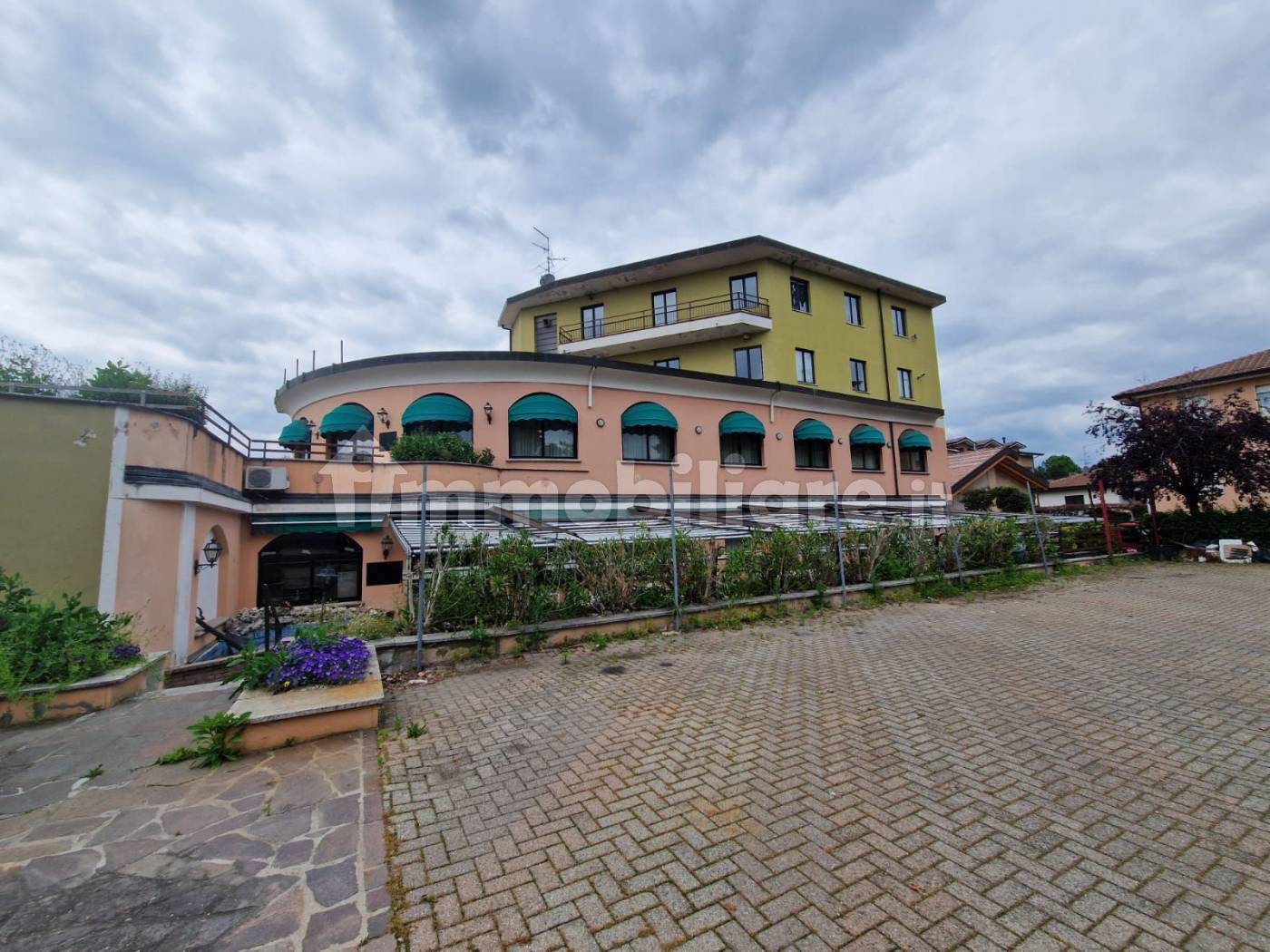 Locale commerciale in Vendita