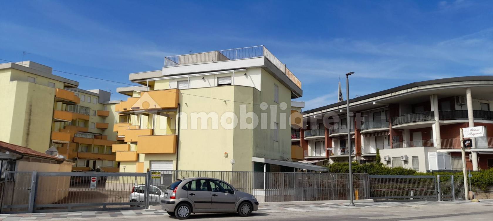 Locale commerciale in Vendita