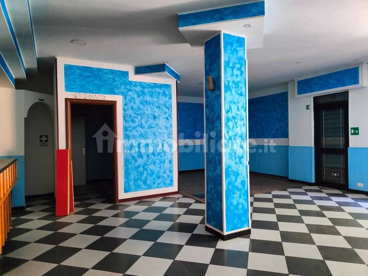 Locale commerciale in Vendita