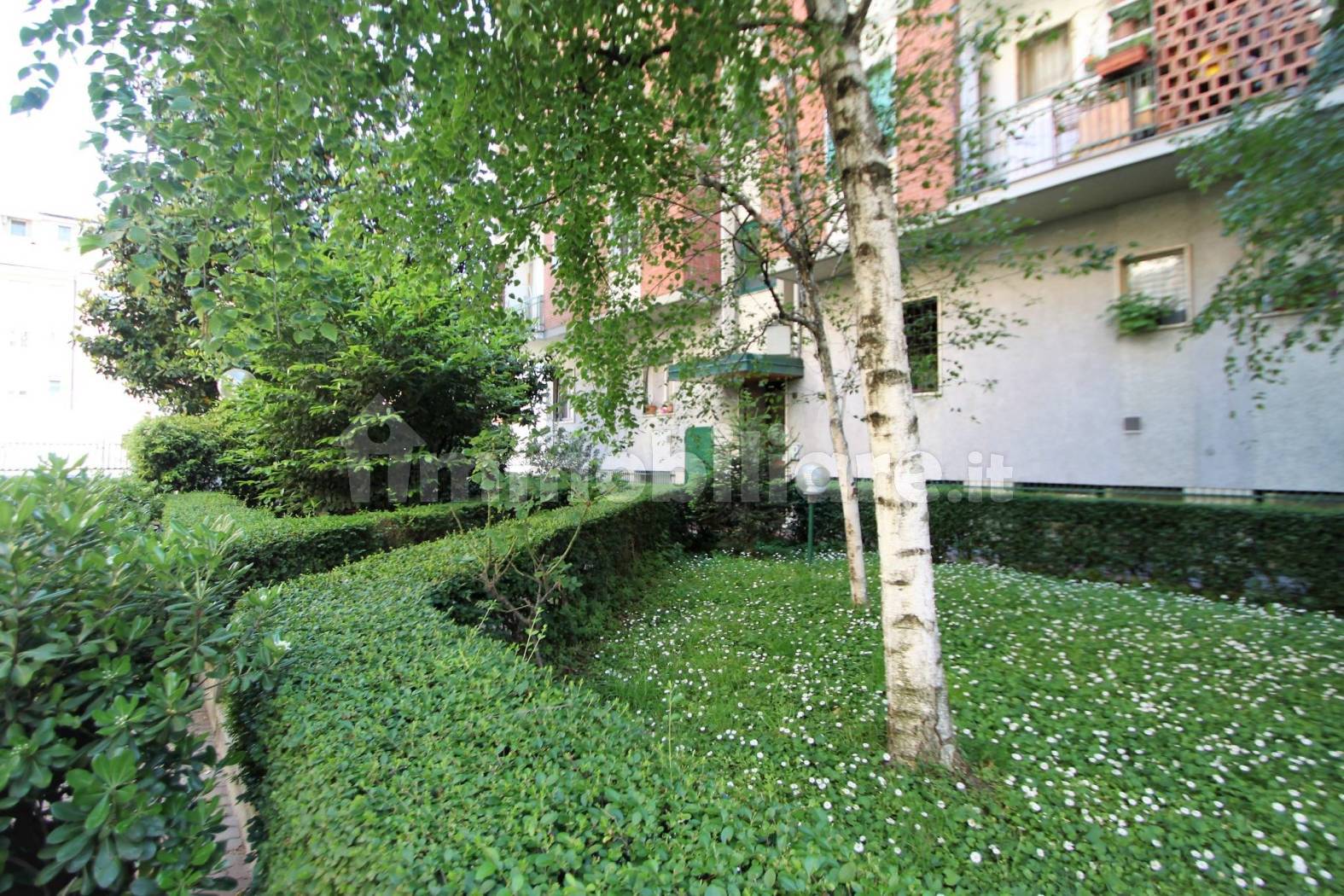 Bilocale via Lorenteggio 157, Giambellino, Milano