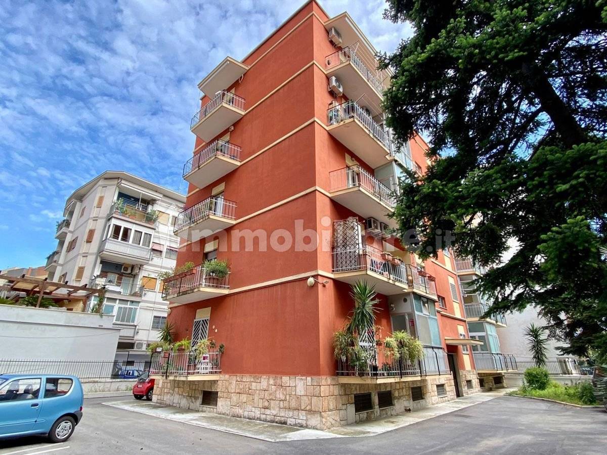 Quadrilocale via Arcidiacono Giovanni, Poggiofranco, Bari