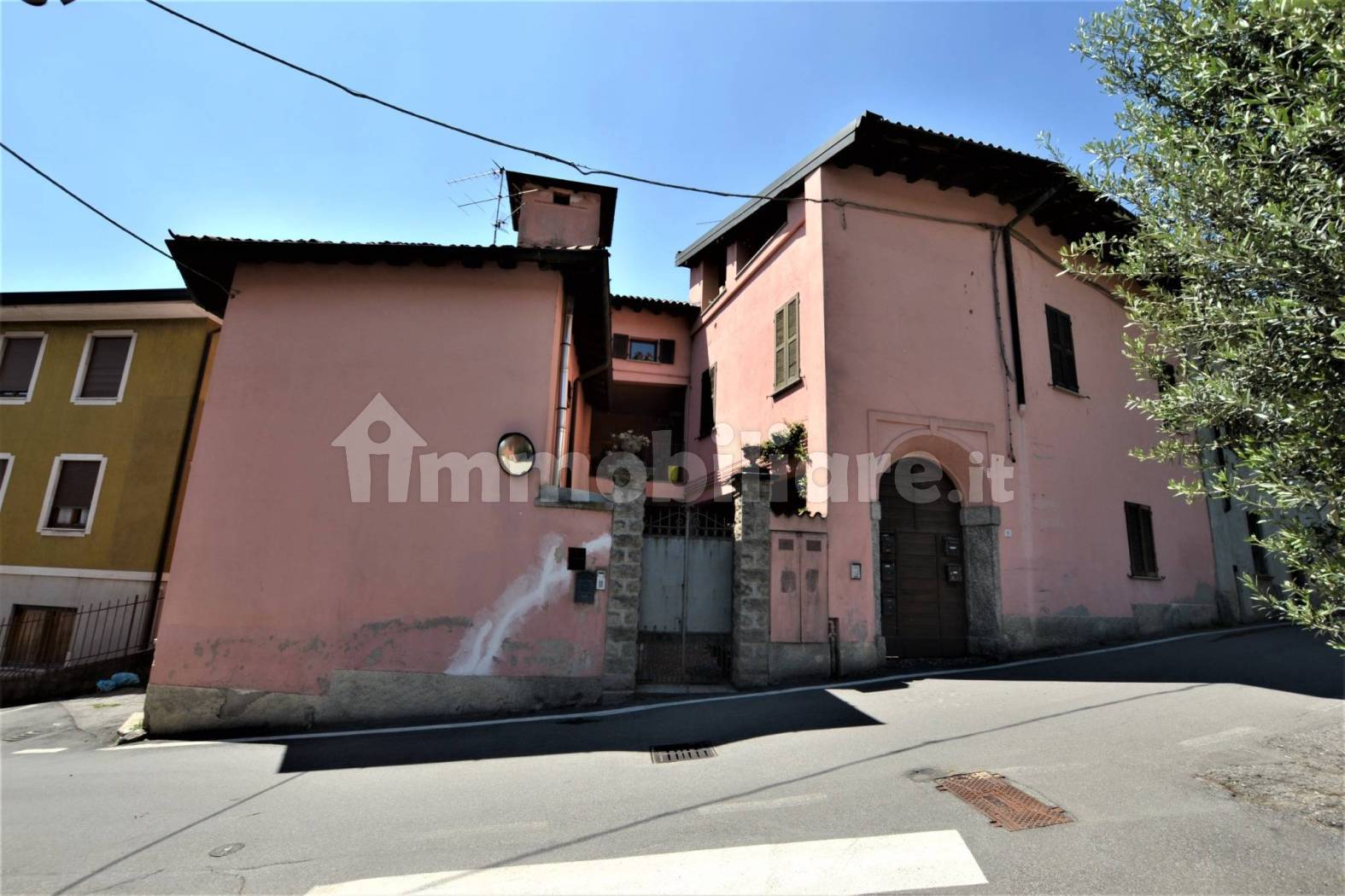 Trilocale via San Rocco 11, Centro, Calco