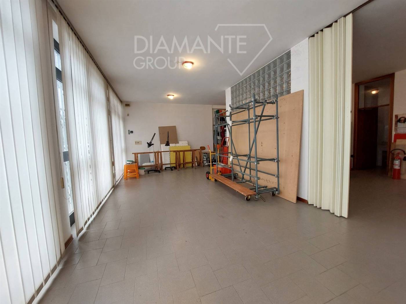 Locale commerciale in Vendita