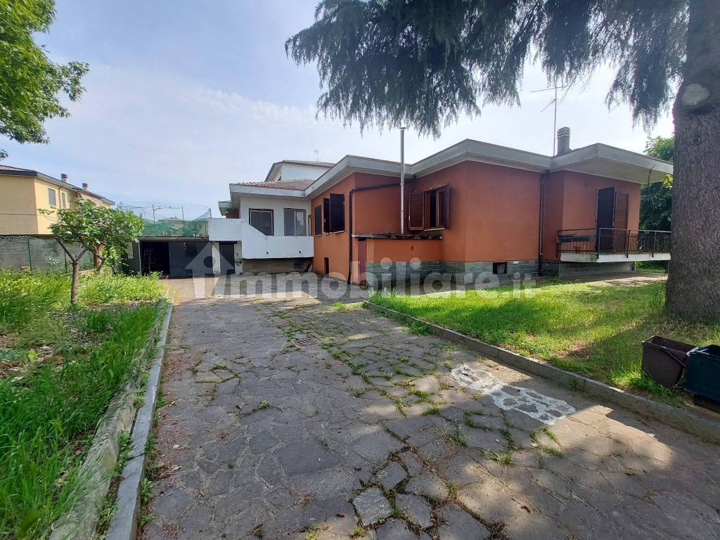Vendita Villa unifamiliare in via Genova 14 Bellinzago Lombardo. Da ...