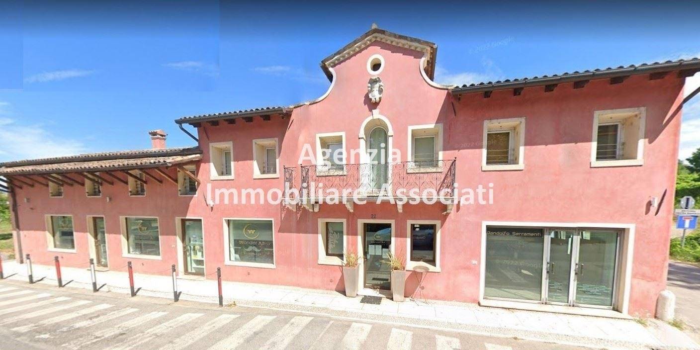 Locale commerciale in Vendita