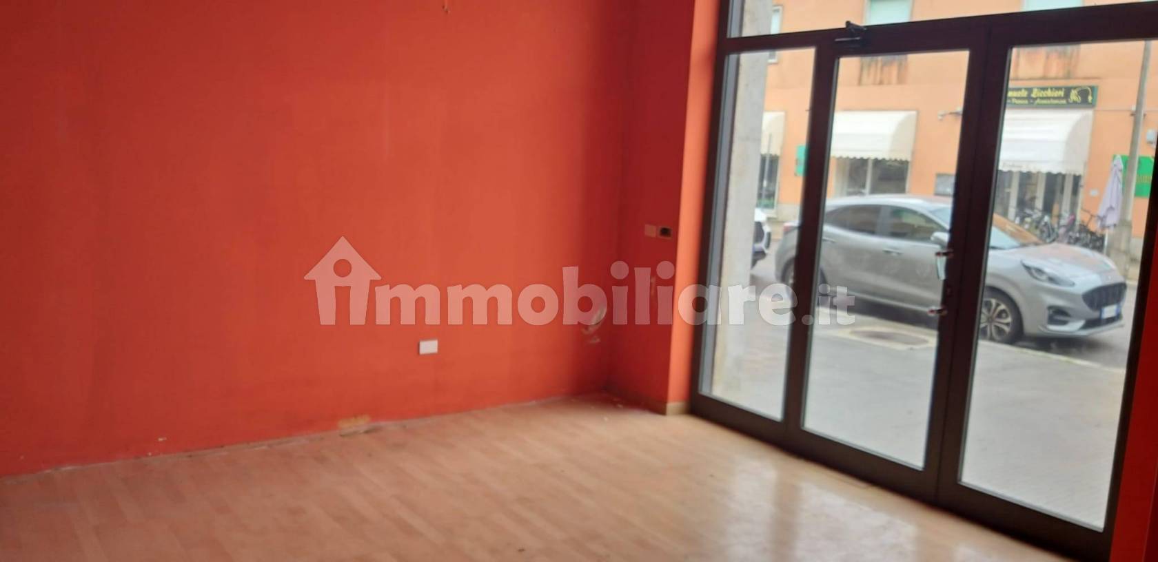 Locale commerciale in Vendita