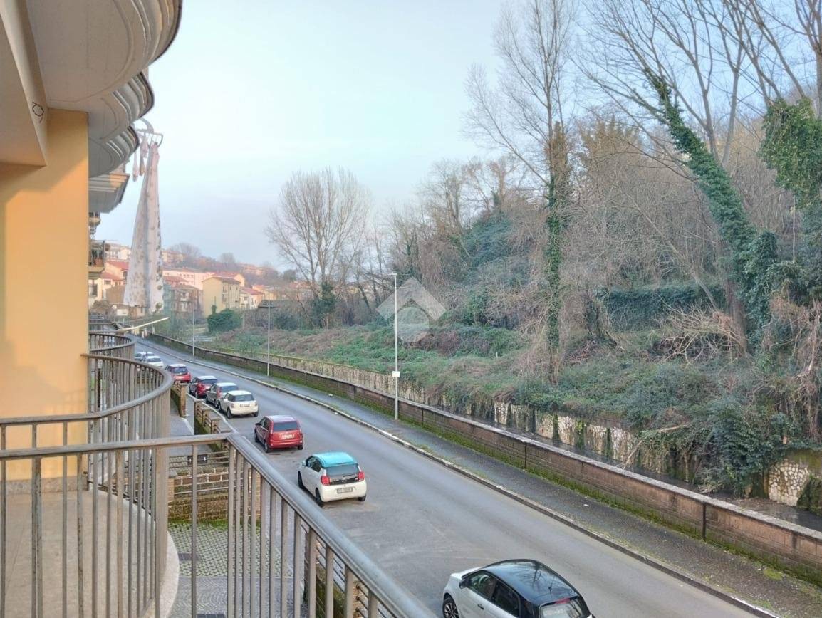 Trilocale via Fosso Santa Lucia 12, Emanuele II, C. Colombo, Morelli e Silvati, Avellino