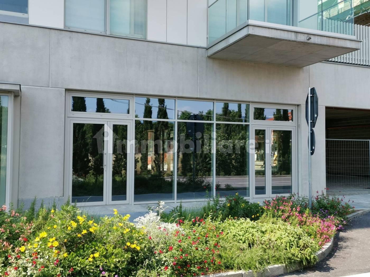 Locale commerciale in Vendita