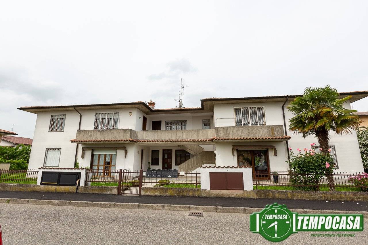 Trilocale via Grazia Deledda, Centro, Pandino