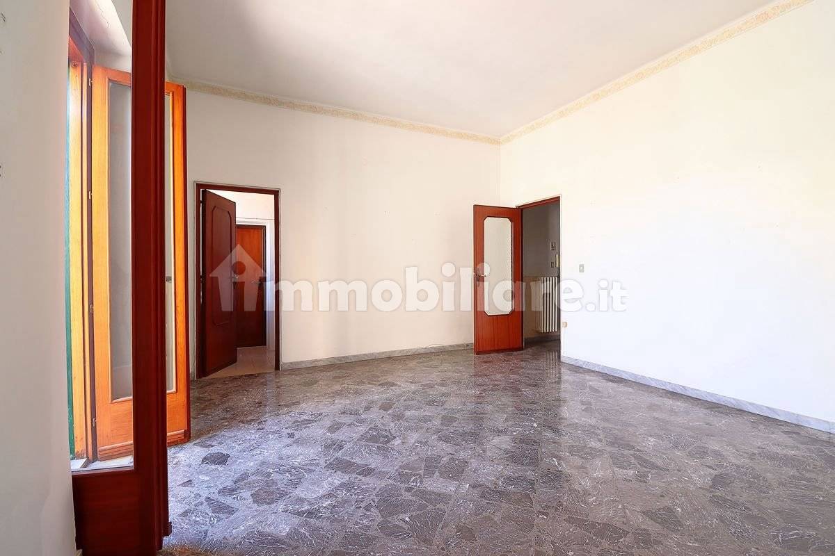 Trilocale via Cristoforo Colombo, 12, Carbonara di Bari, Bari