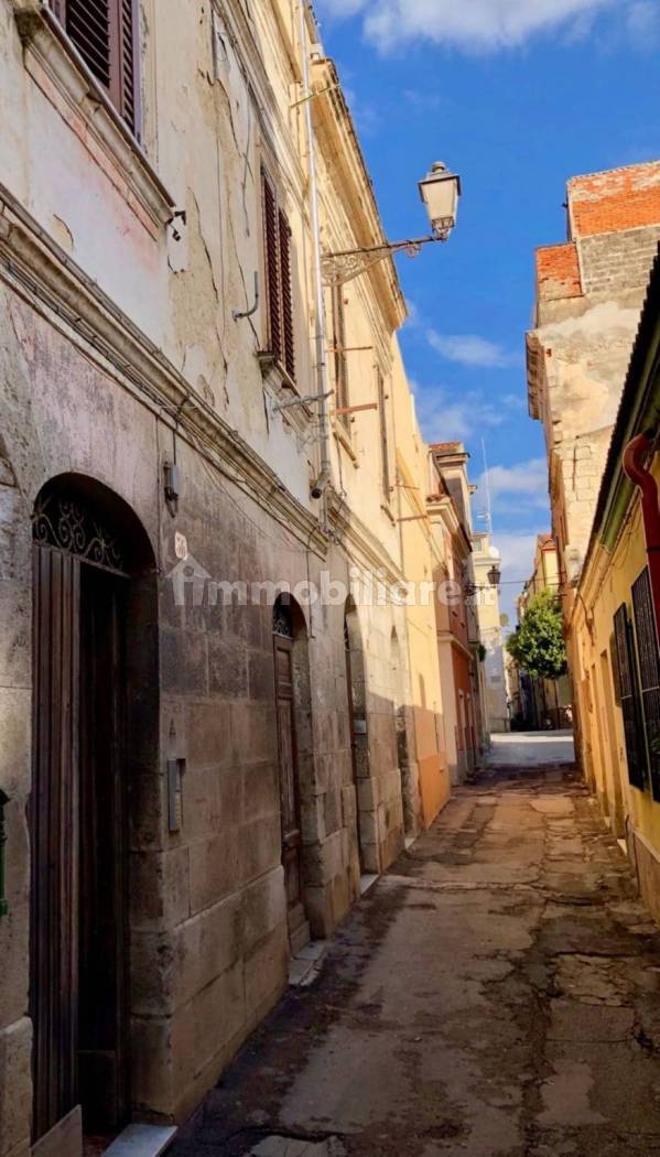 Trilocale via donato, 36, Centro Storico, Sassari