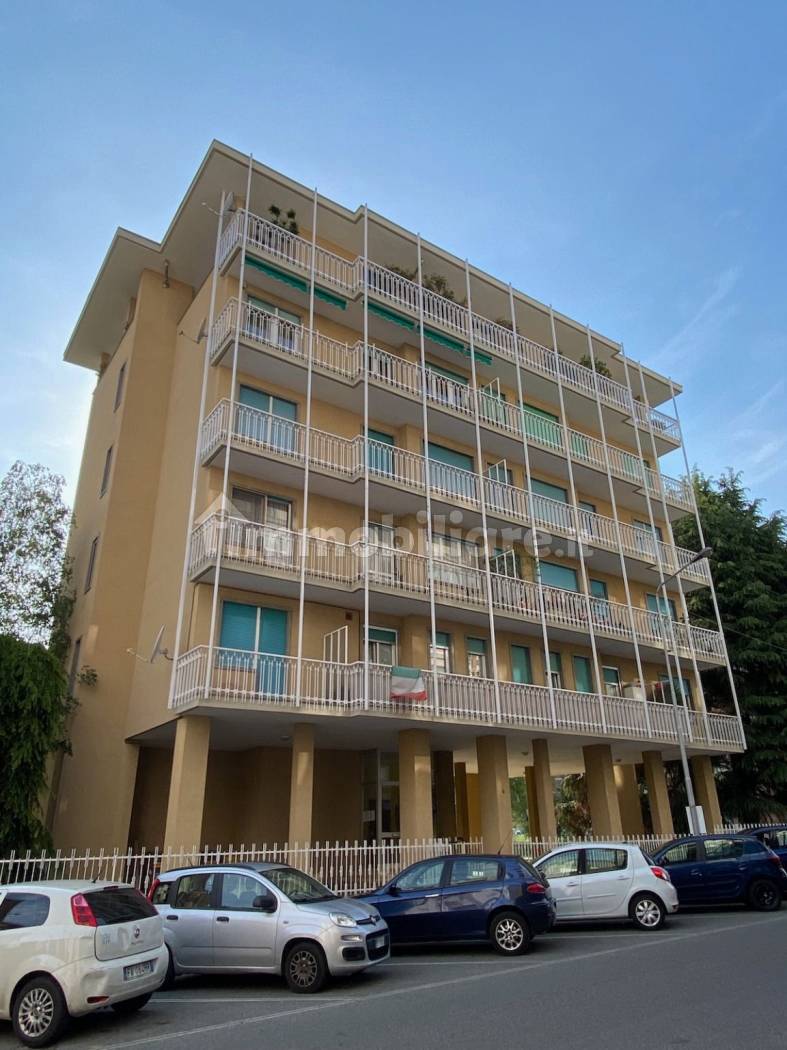 Trilocale via Ugo Macchieraldo 6, Centro Città, Biella