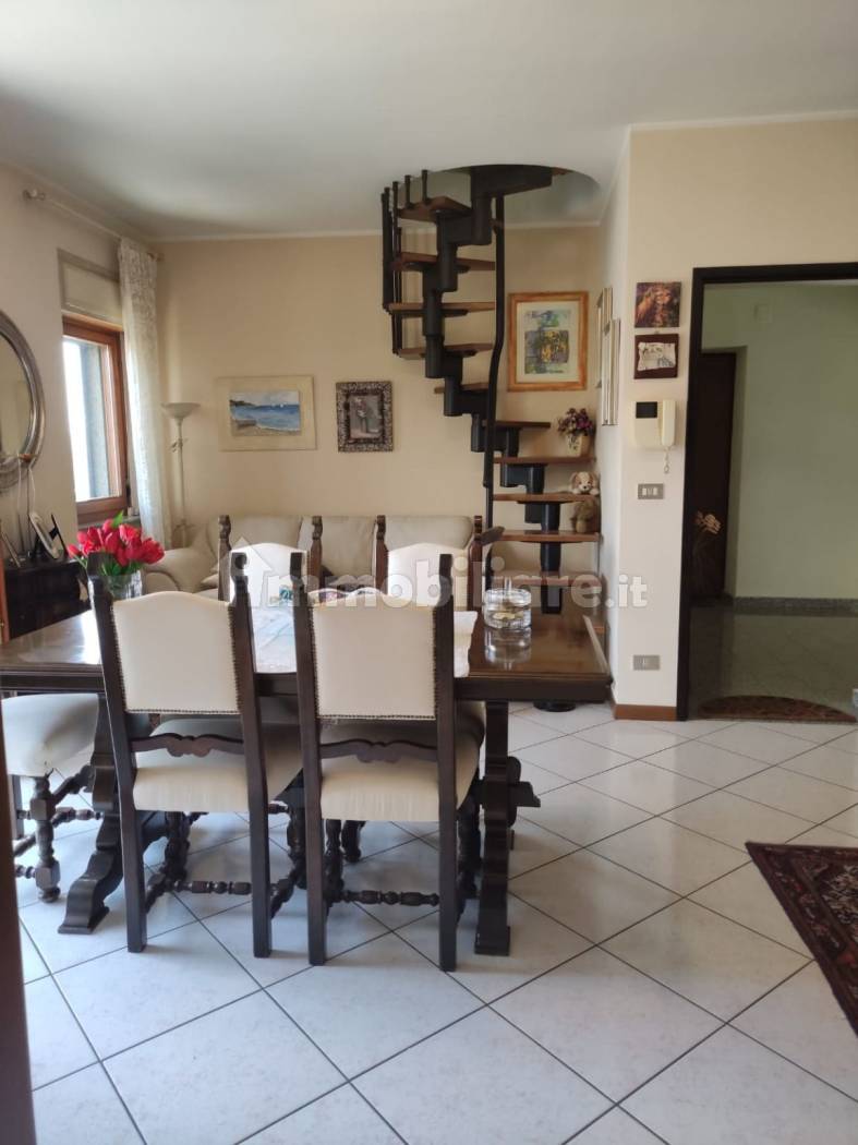 Appartamento via della Mainetta, Coppito - Preturo, L'Aquila