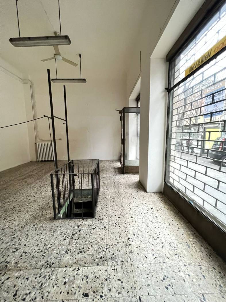 Locale commerciale in Vendita