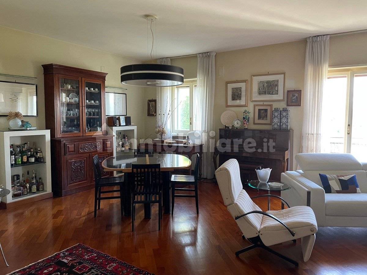 Quadrilocale via G. Mazzini, 17, Centro, Potenza