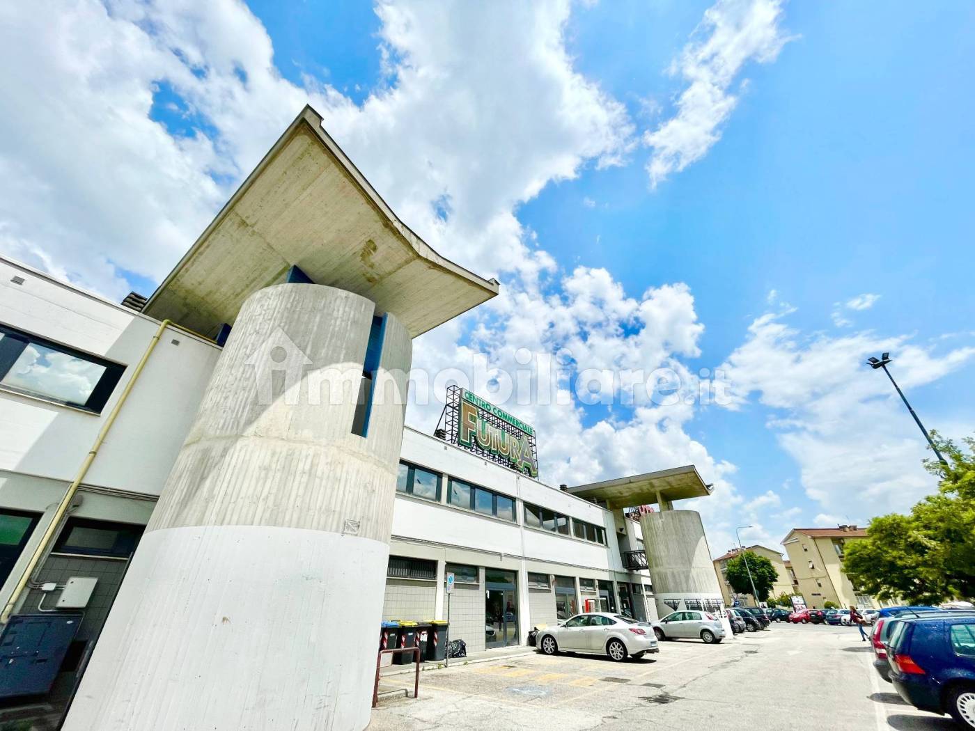 Locale commerciale in Vendita