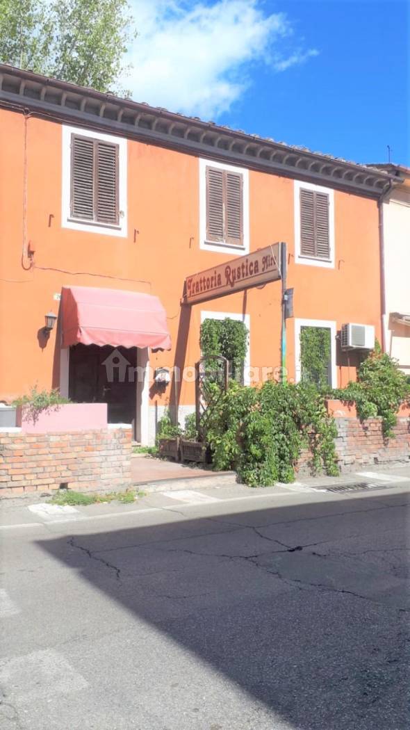 Locale commerciale in Vendita