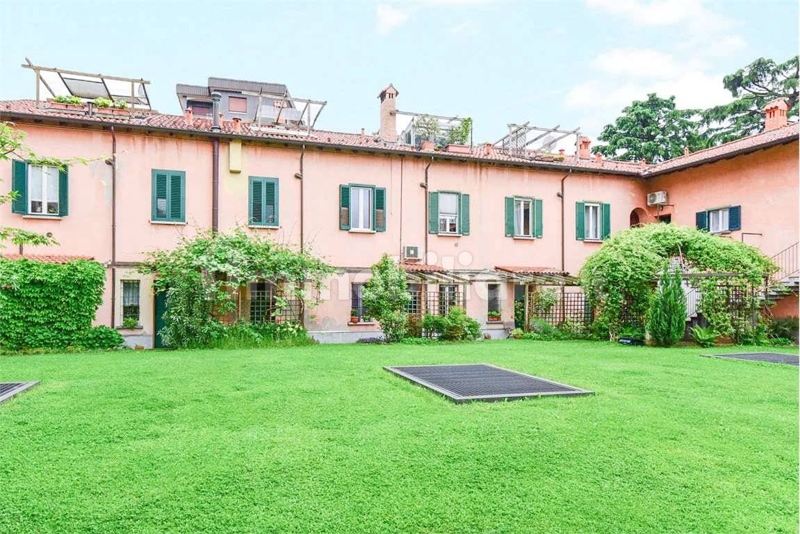 Appartamento via Angelo Viganò, 1, Centro, Carate Brianza