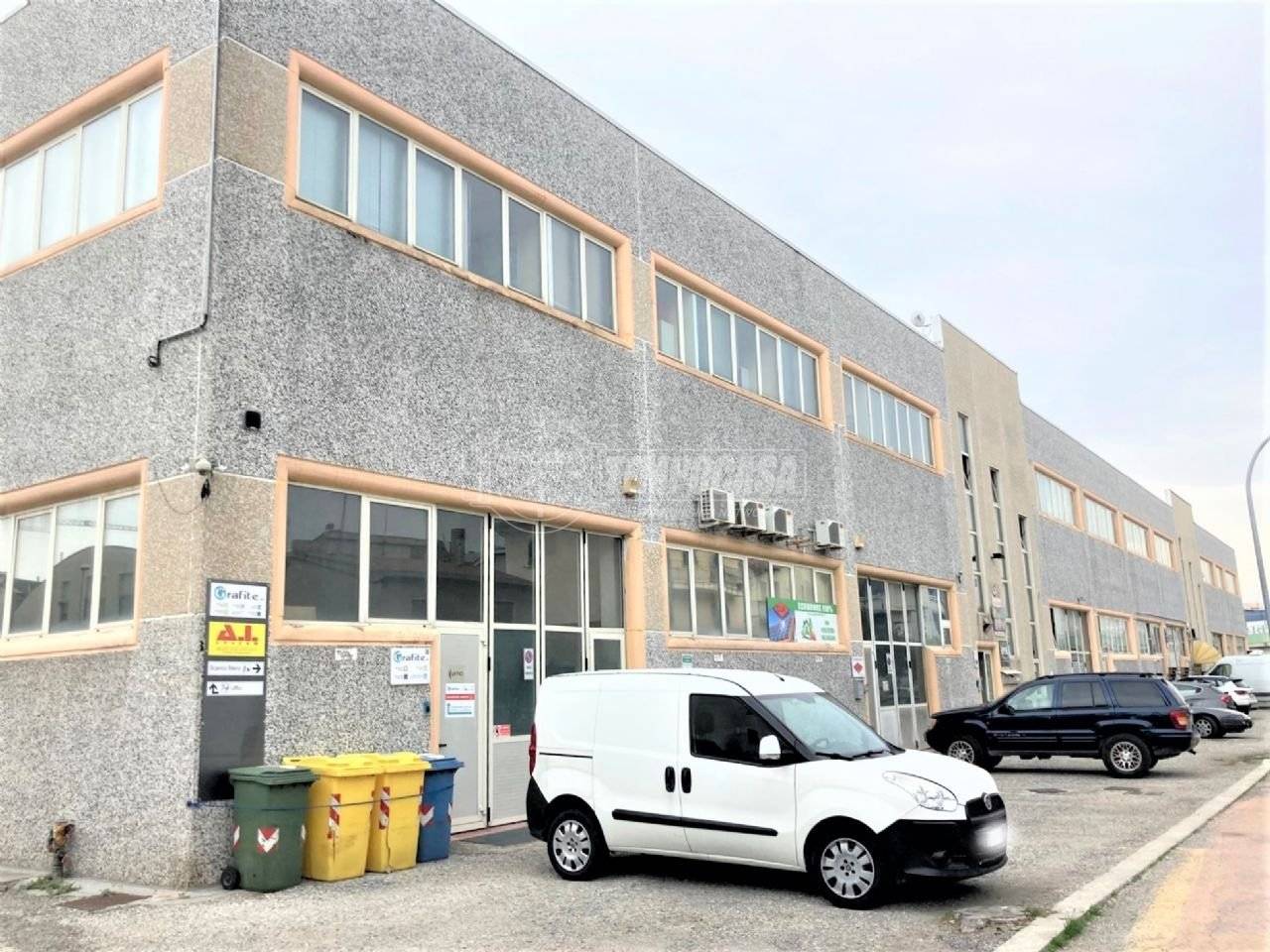 Locale commerciale in Vendita