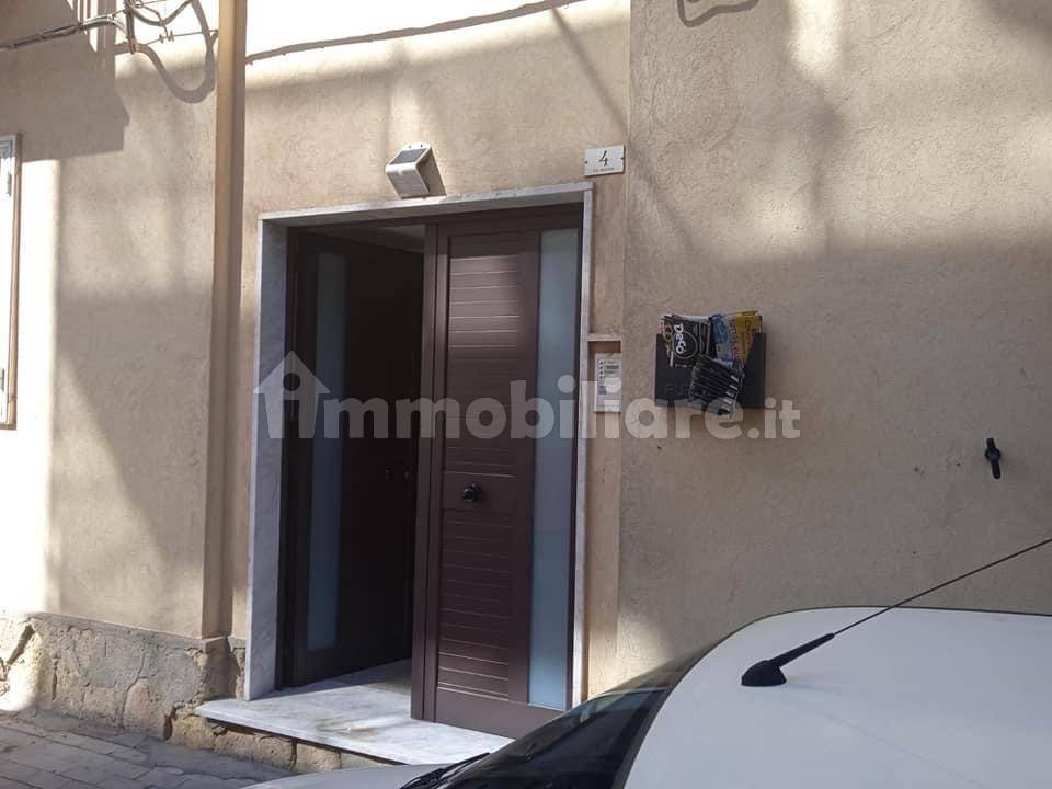 Trilocale via Ragusa 4, Centro, Enna