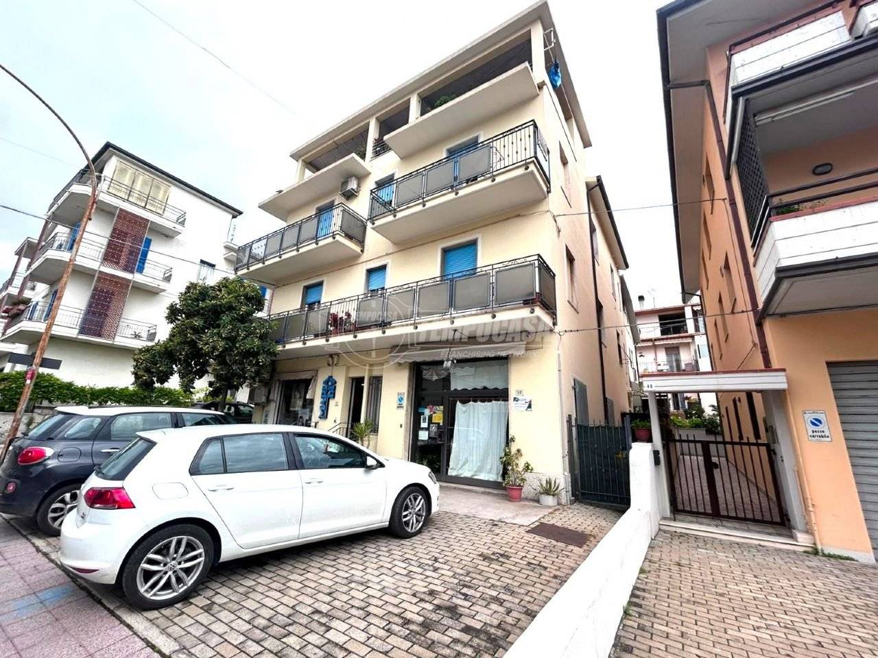 Locale commerciale in Vendita