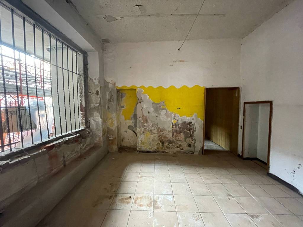 Locale commerciale corso Roma, Borgomanero, Rif. 103407360 - Immobiliare.it
