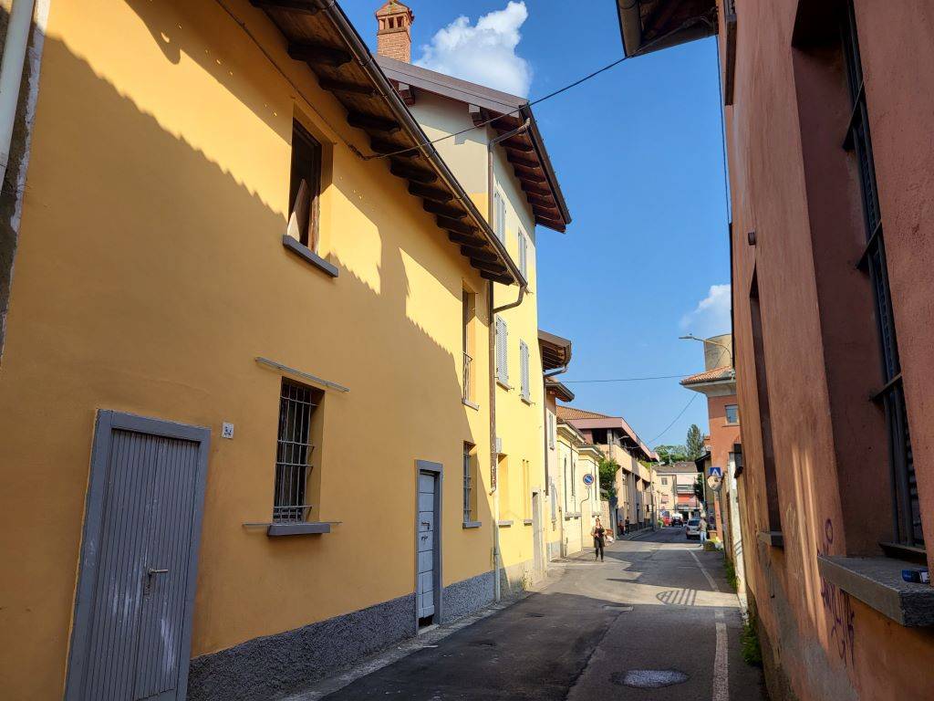 Trilocale via Abate d'Adda 24, Centro, Arcore