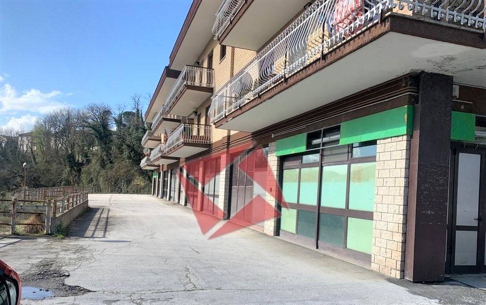 Locale commerciale in Vendita