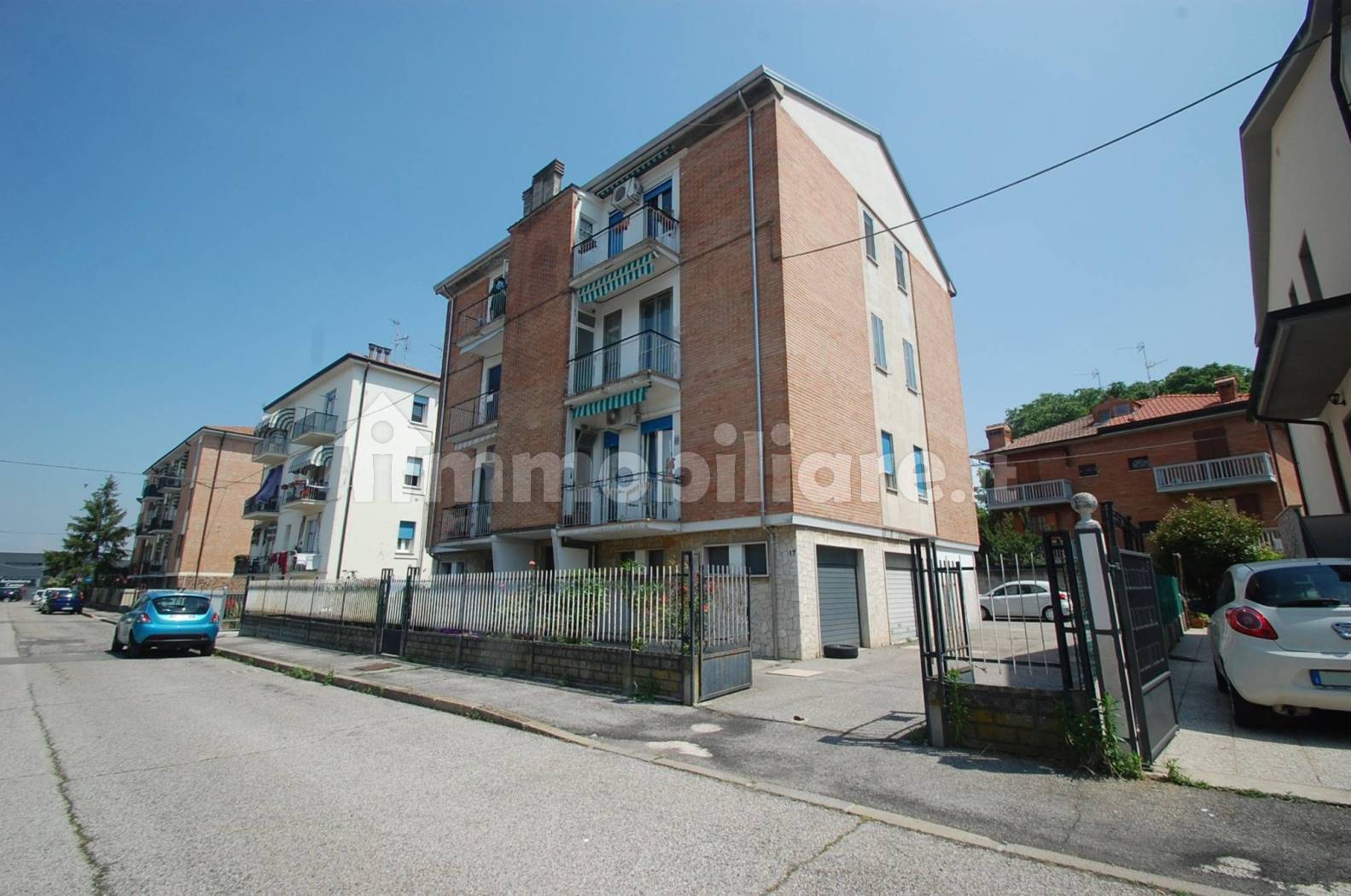 Quadrilocale buono stato, terzo piano, Via Modena, Ferrara