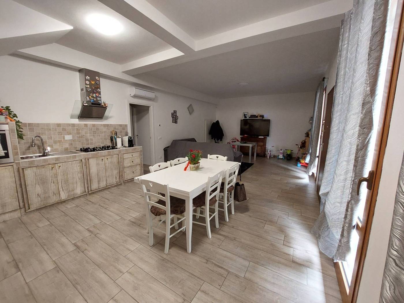 Quadrilocale ottimo stato, piano terra, Comeana, Carmignano