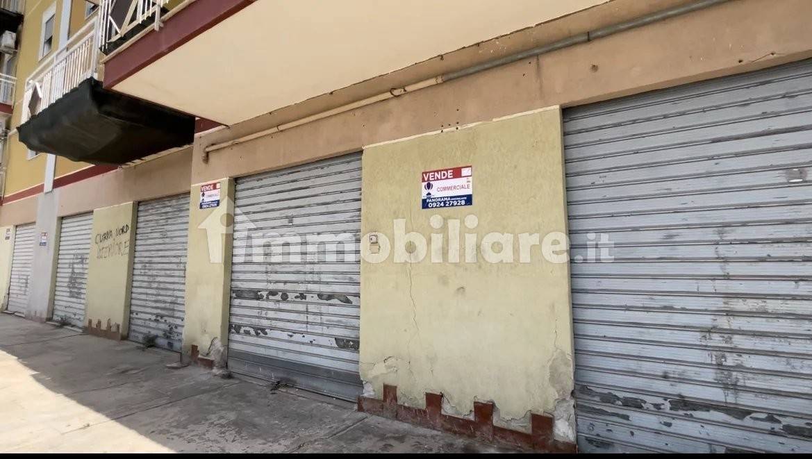 Locale commerciale in Vendita