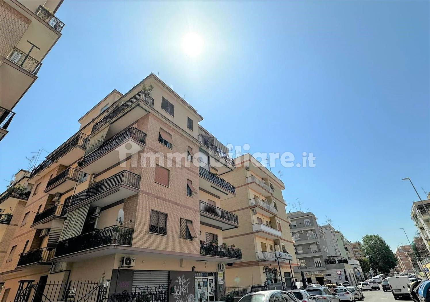 Locale commerciale in Vendita