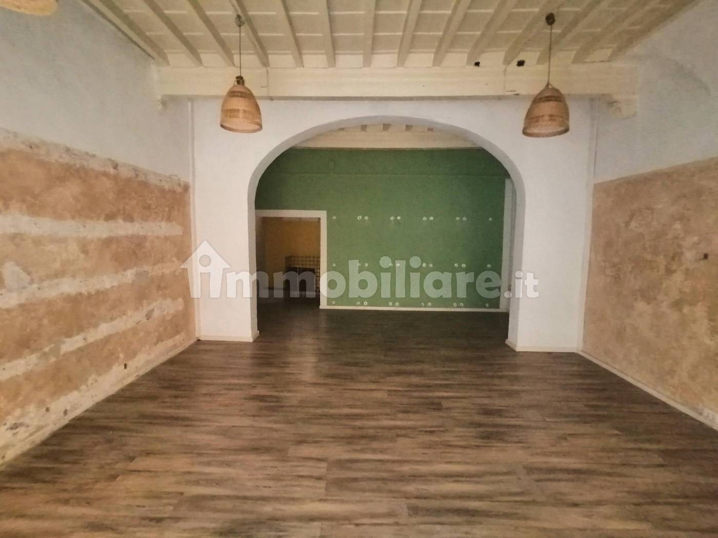 Locale commerciale in Vendita