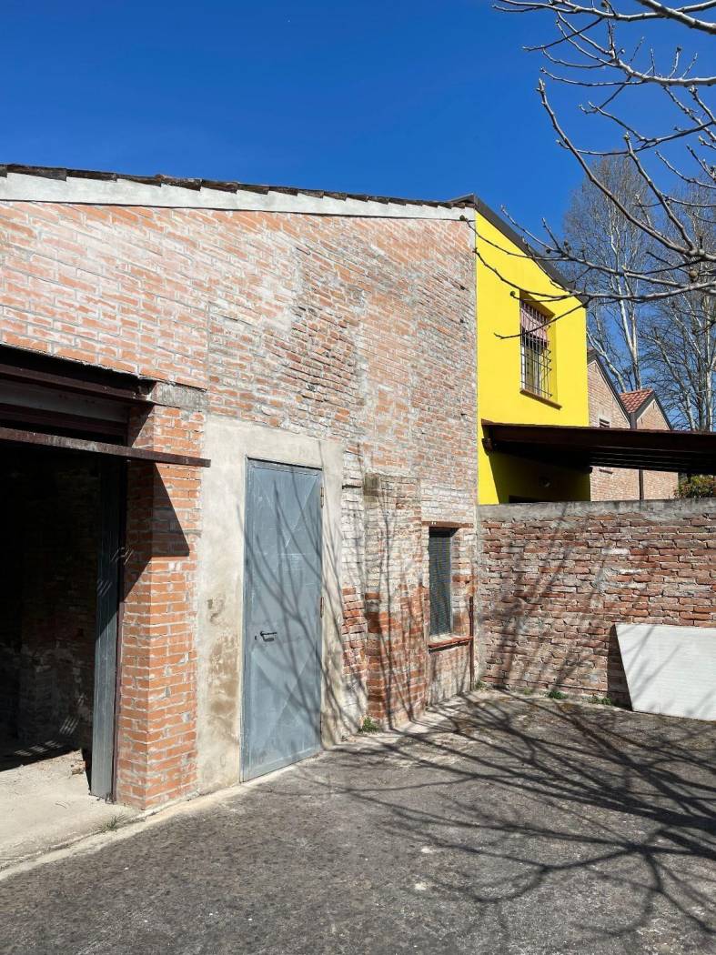 Appartamento da ristrutturare, piano terra, Pontegradella, Ferrara