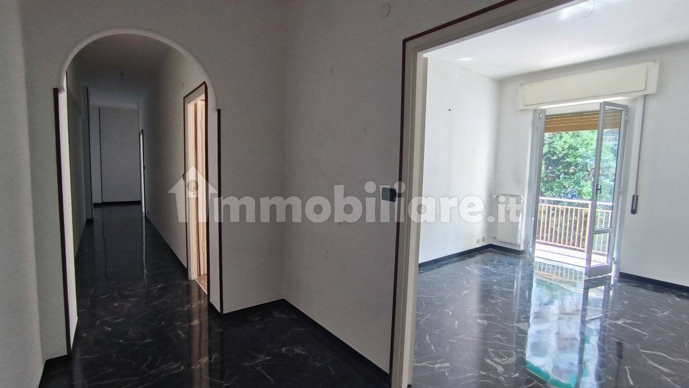 Trilocale via Fereggiano, Marassi, Genova