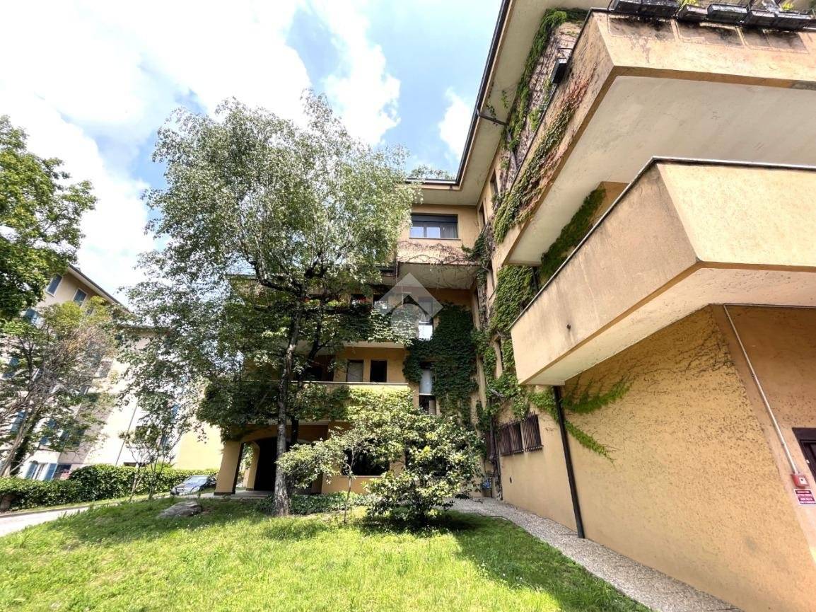 Trilocale via Francesco Petrarca 7, Centro, Merate